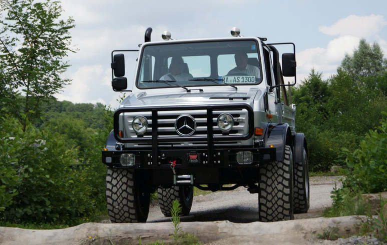 Arnold Schwarzenegger’s Unimog U1300 - Celebrity Cars Blog