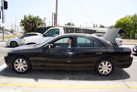 Celebrity Cars BlogKevin Dillon Riding Dirty in a Lincoln - Celebrity ...