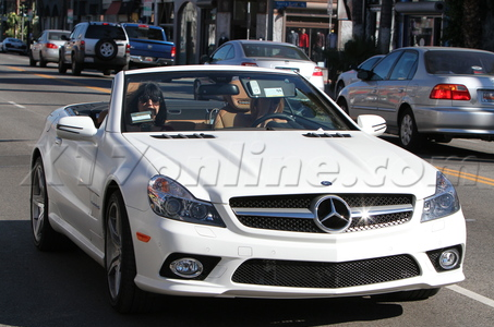 Celebrity Cars BlogMiley Cyrus Goes Shopping In Her New Mercedes SL ...